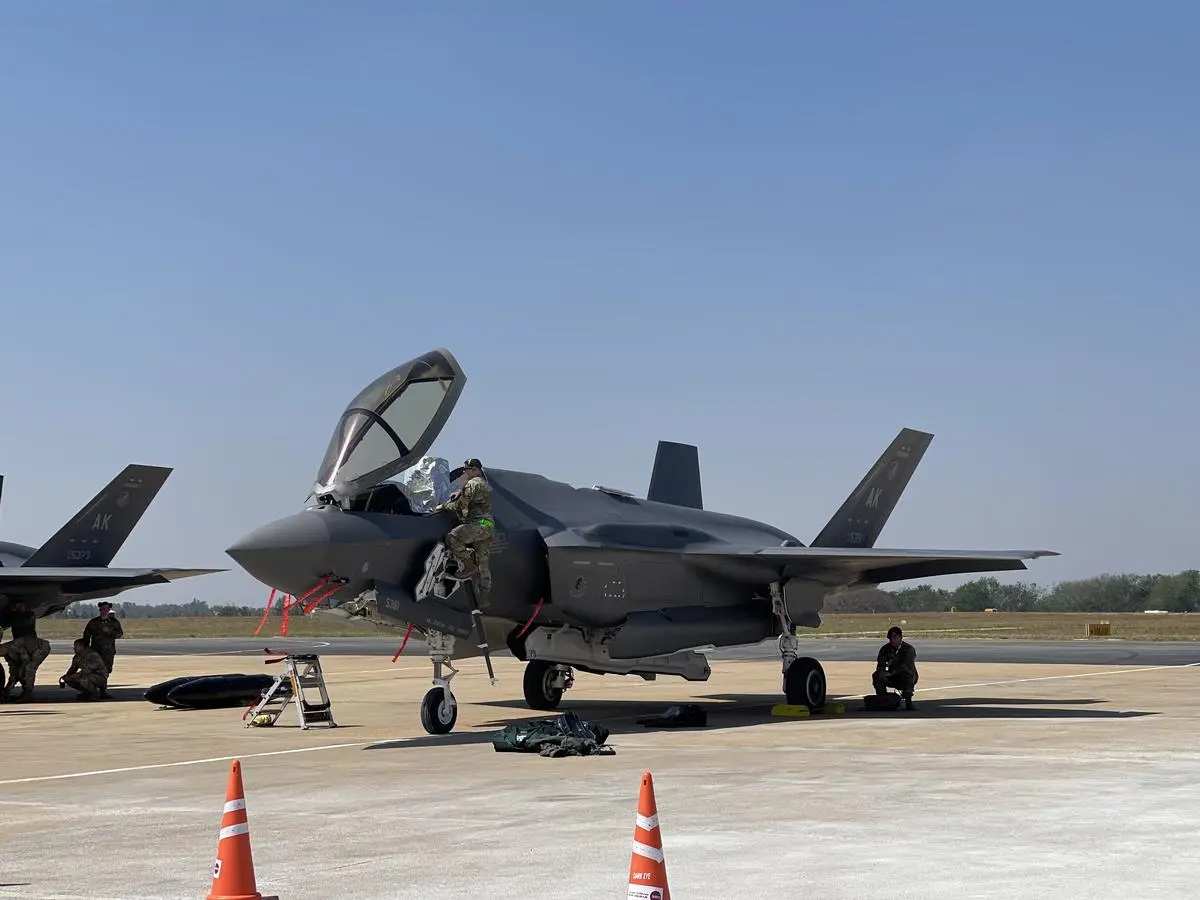 US Air Force’s two F-35A aircraft debuts at Aero India - The Hindu BusinessLine