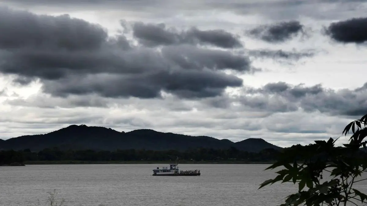 Cyclone Maha begins to weaken ahead of landfall - The HinduBusinessLine