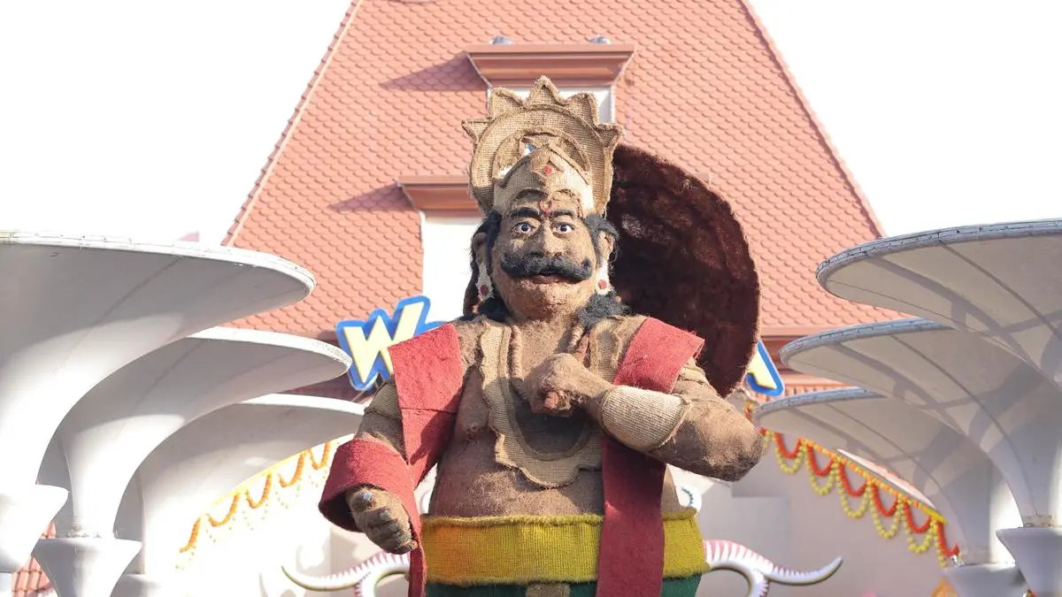 With Coirfed, Wonderla install 15-foot Mahabali made of coir at Kochi ...