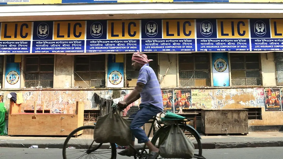 Decision To Keep Banks Open On Sunday For LIC IPO Turned Out To Be A decision-to-keep-banks-open-on-sunday-for-lic-ipo-turned-out-to-be-a