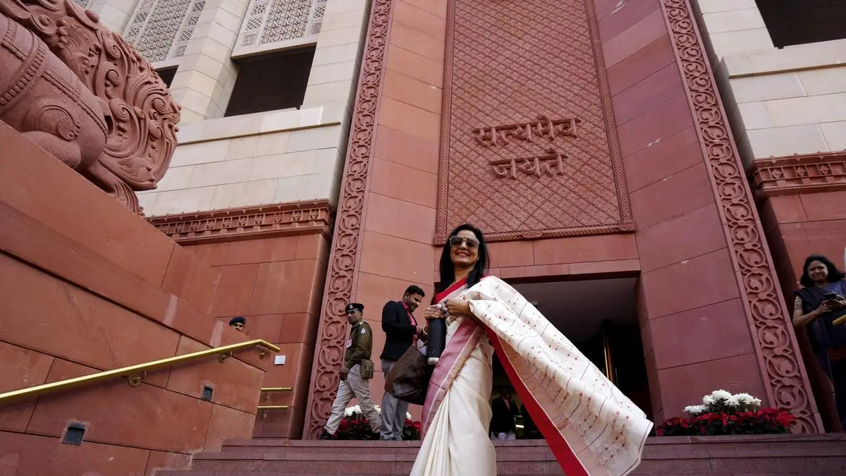 Ethics panel report to Lok Sabha recommends Mahua Moitra’s expulsion - The Hindu BusinessLine