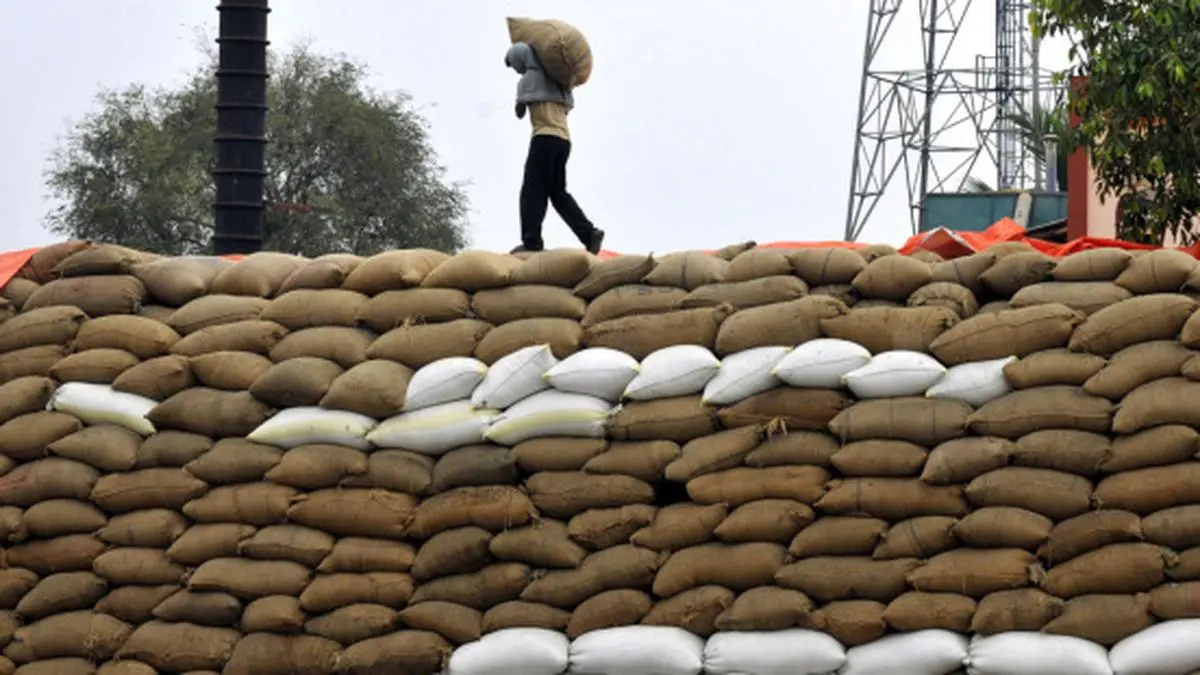 As more buyers queue up for Indian rice, 2020-21 exports set to top 16 ...