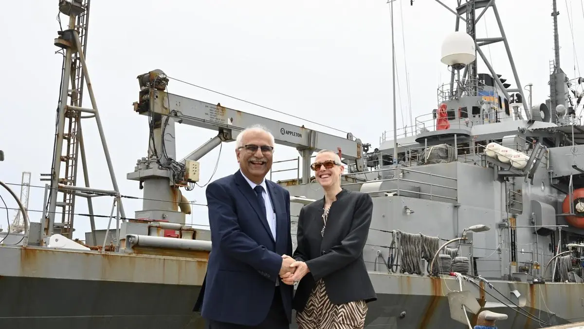 US Navy’s USNS Salvor visits L&T shipyard in Chennai for voyage repairs ...